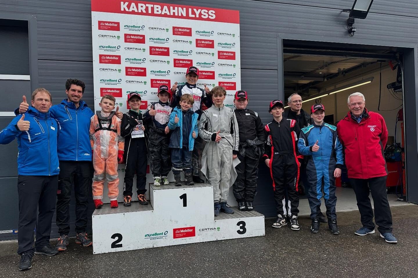 Huit pilotes de karting fraîchement licenciés Motorsport Suisse | Auto ...